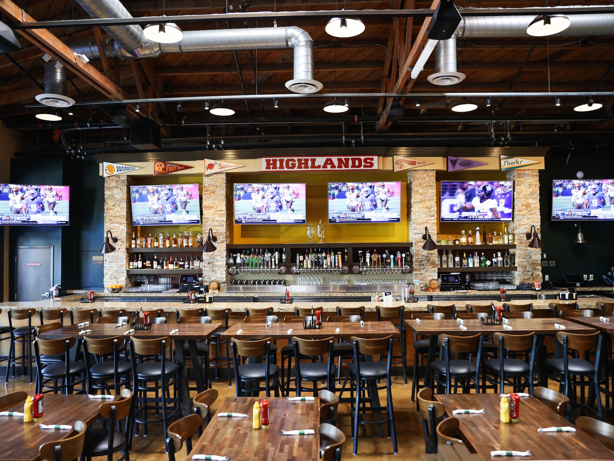 Highlands Sports Bar & Grill