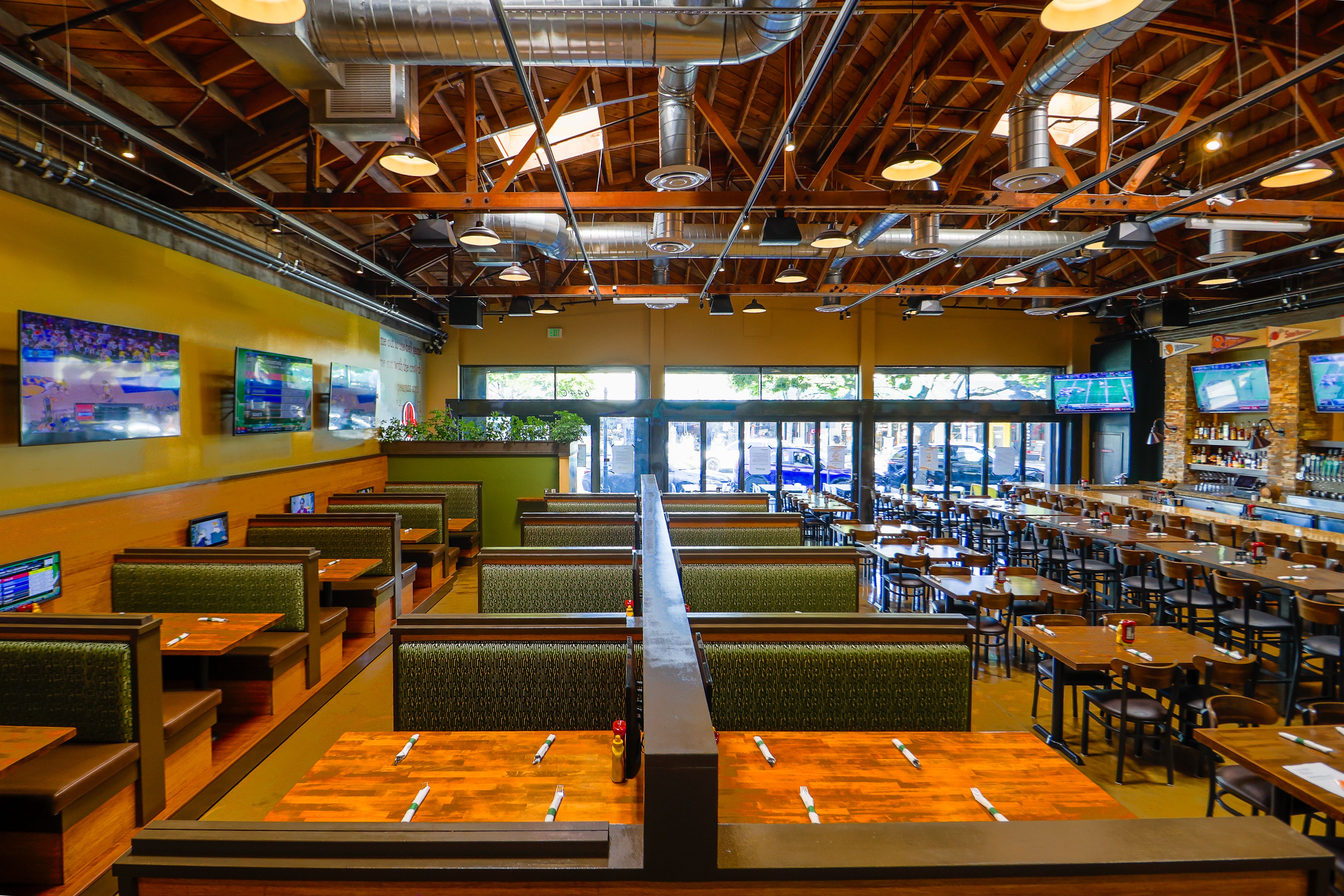 Highlands Sports Bar & Grill